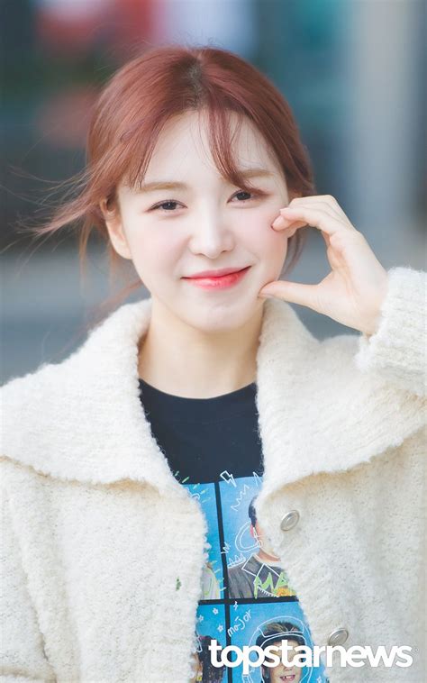 🦊🌲🏕🛶🏞 On Twitter Rt Tsn Photo [hd포토] 레드벨벳 웬디 ‘아련아련한 볼하트 웬디의 영스트리트 출근길 웬디 Wendy 레드벨벳