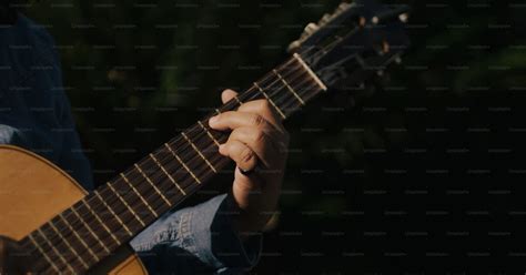 기타를 연주하는 사람 사진 Unsplash의 기타리스트 이미지