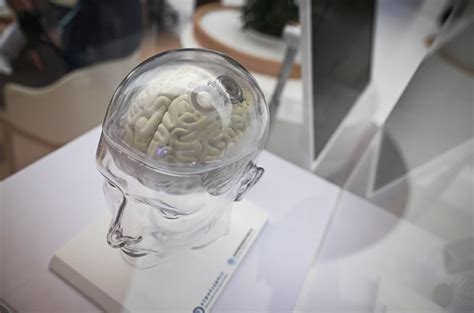 네이처 중국 마비 환자에게 더 많은 통제력을 부여하는 뇌 칩 개발에 돈 쏟아 중국에서 시험 중인 뇌 컴퓨터 인터페이스는 Neuralink 및 기타 선도적인 미국