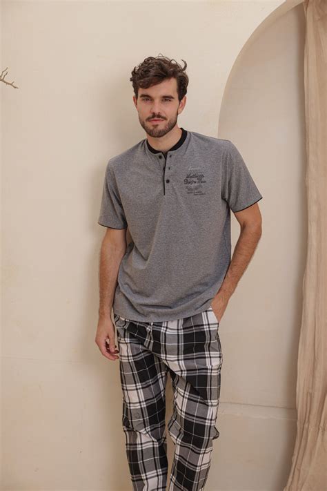 بيجامات رجالي