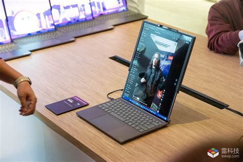 这才是真的“卷”！联想发布全新卷轴屏笔记本 Ces直击 Gen Plus 屏幕