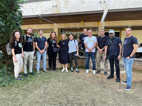 מתנדבים מחטיבת יבשה ותעש וחטיבת כלי טיס המתנדבים בפרויקט Makers For Heroes המסייעת לפצועי צהל