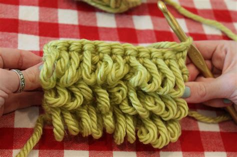 Sans Limites Crochet Loop Stitch Tutorial