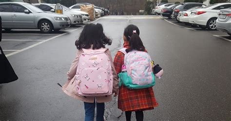 [우리둘은1학년]이 험한 세상 초등생 언제까지 데려다 줘야하나