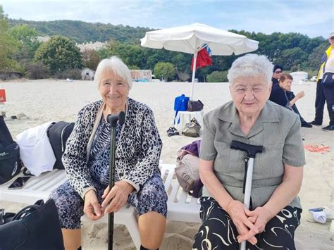 Когато видиш емоцията в очите на хората когато видиш вълнението и усмивката им понякога думите