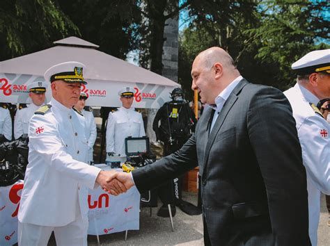 შინაგან შინაგან საქმეთა სამინისტრო ფოთში ცენტრალურ მოედანზე საქართველოს დამოუკიდებლობის