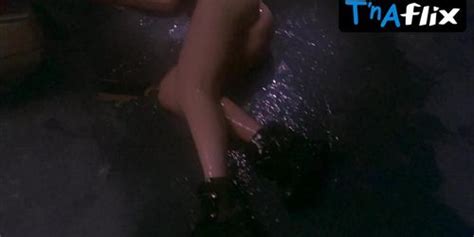 Taaffe O Connell Butt Scene In Galaxy Of Terror Tnaflix Com