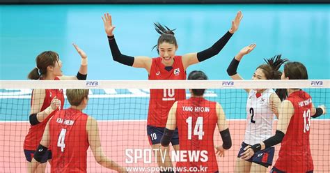 코트에서 김연경 염혜선 호흡 발전해야 한국 여자 배구 날개 단다