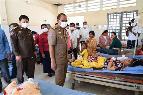 រថយន្ដដឹកកម្មករជួបគ្រោះថ្នាក់ចរាចរណ៍ នៅស្រុកសាមគ្គីមានជ័យ