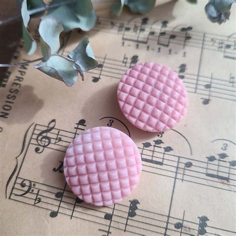 トイツ蚤の市・ガラスボタン2個セット・レトロボタン・ハンドメイド・ピンク・ミントグリーン 旅するレトロ雑貨店 Monochromeモノクローム