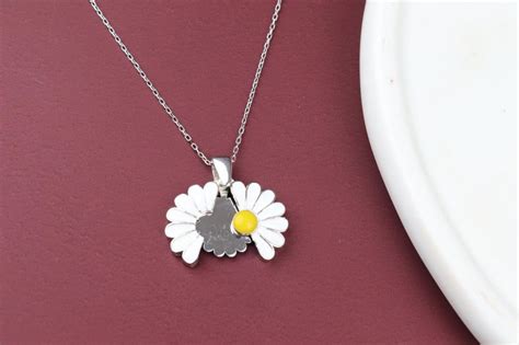 سنسال وردة اقحوان حفر الاميرة والوحش للفضة