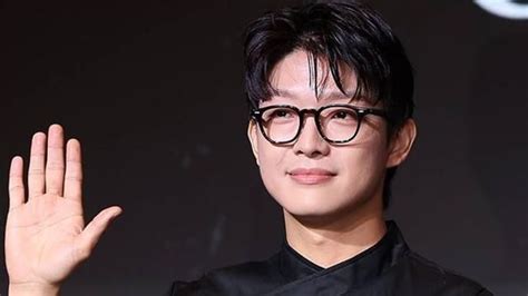 사생활 논란 트리플스타 서울시 행사 등장 굳은 표정 눈길 Views