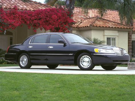 2000 Lincoln Town Car Specs Prices Mpg Reviews And Photos