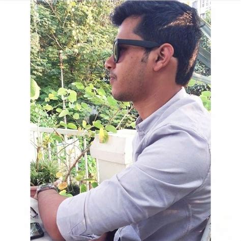 about yash jhunjhunwala medium