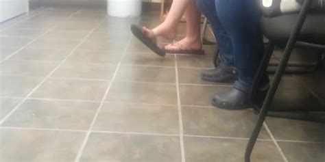 Candid Teen 18 Flipflop Shoeplay Dangling Feet