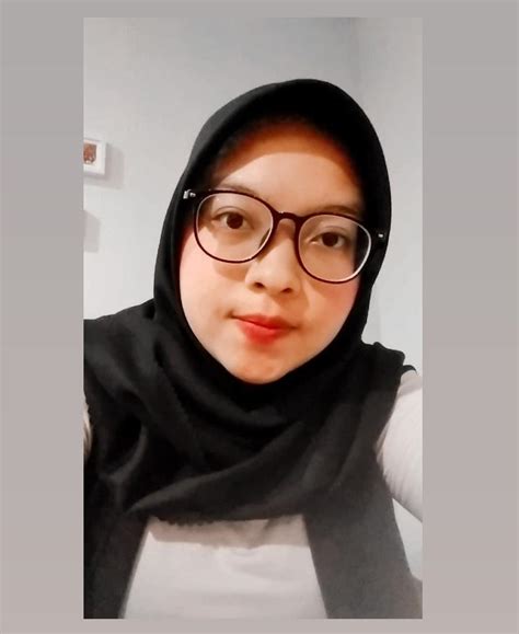 dwi putri aprillia medium