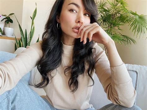 シャウラさんのインスタグラム写真 シャウラinstagram「植物達に囲まれてスエットで過ごしてる日々。 Surrounded By