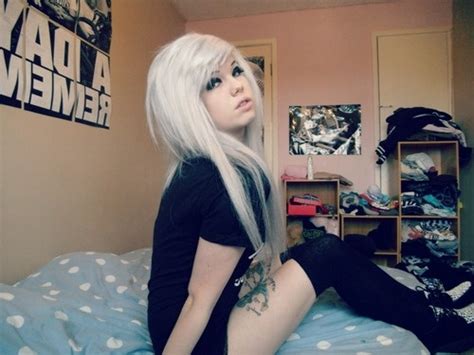 Pin By Kristian Mcintire On Hair Scene Hair White Blonde Hair Hairstyles Haircuts