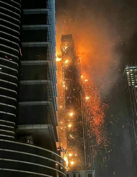 一超高大楼发生严重火灾！深夜起火烈焰冲天 腾讯新闻