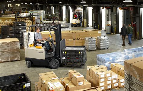 Crown Lift Trucks On Linkedin Crowns Infolink System Helps Improve Safety By Helping Keep It