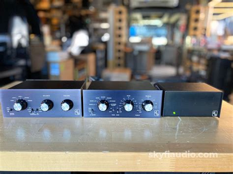 Db Systems Db 1 Db 5 Db 2 Preamp Wphono Tone Control And Power
