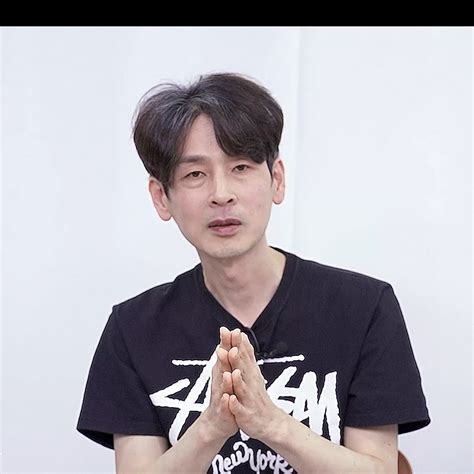 육퇴한밤 📚 육퇴한 밤 책 선물 이벤트🎁 아이의 세계는 부모가 건넨 질문의 깊이만큼 넓어진다” 인문학을 기반으로 자녀 교육서를 집필하는 김종원 작가가 오늘 자녀의