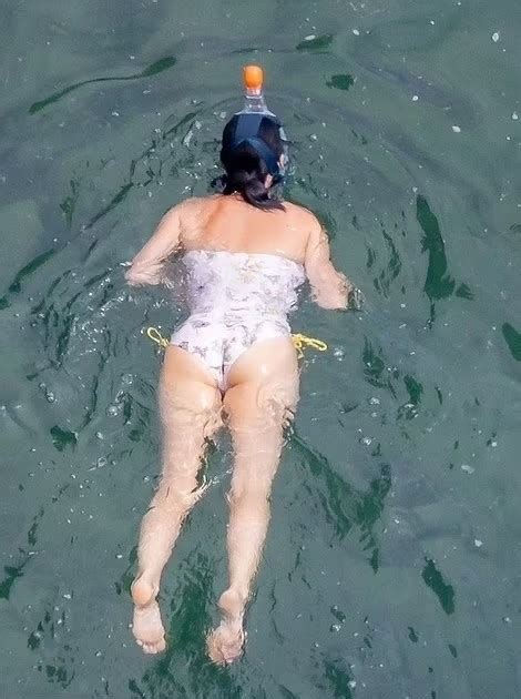 Katy Perry In Swimsuit By Paparazzi In Positano 9 Photos The Fappening