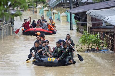 Landslide Triggered By Rain In Indonesias Sumatra Island Kills 9