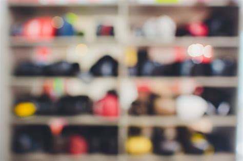 스포츠 숍 배경 상점에서 무술을 위한 권투 장갑 헬멧 및 신발 0명에 대한 스톡 사진 및 기타 이미지 0명 가죽 개인 장식품 Istock