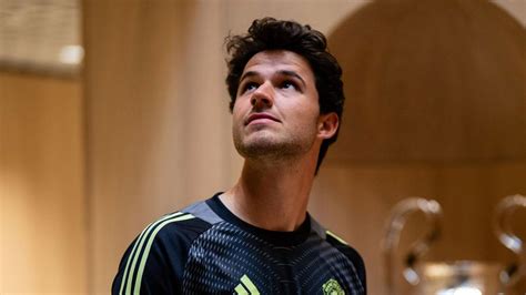 Senne Lammens Sukses Buat Ruben Amorim Terkagum Kagum