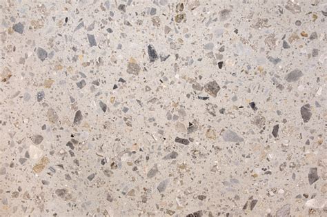 흰색과 회색의 돌 표면에 많은 작은 돌이 흩어져 있습니다 표면은 모자이크 또는 타일 바닥으로 보입니다 0명에 대한 스톡 사진 및 기타 이미지 Istock