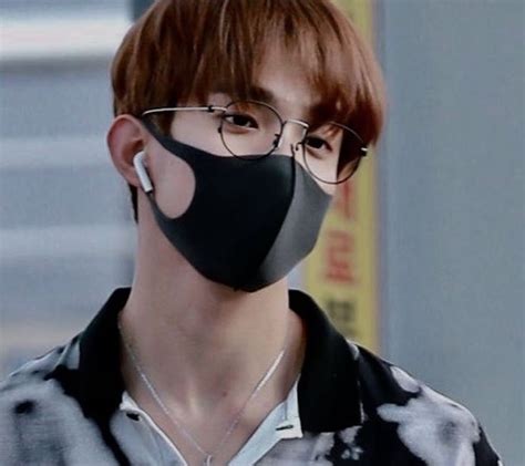 Seventeen Community Posts 도겸오빠 ~ 이시간에 이런 얘기 해서 미안해 ㅜ 요즘 오빠 무슨일 있는가 해서 난 너무 불안한데 위버스 말투도