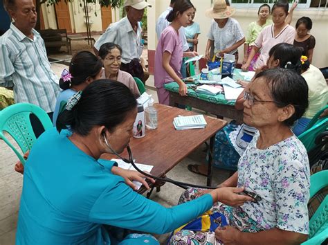 ဆင်ပေါင်ဝဲမြို့ အငြိမ်းစားဝန်ထမ်းများအား ဆေးကုသမှုများ ဆောင်ရွက်ပေး Information And Public