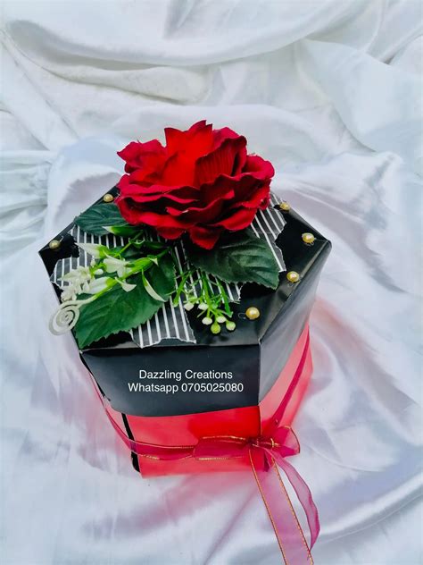 මැයි මල් පවා ඇයි දැයි අසා තුරු Dazzling Creations