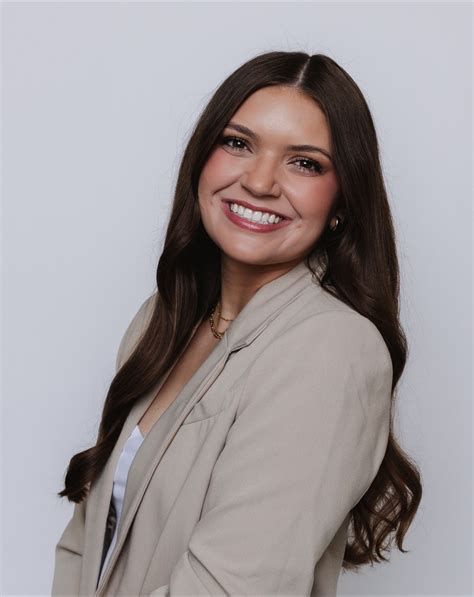 That New Headshot Feeling 📸🪩🕺🏽👩🏽‍💻 Josie Piccin