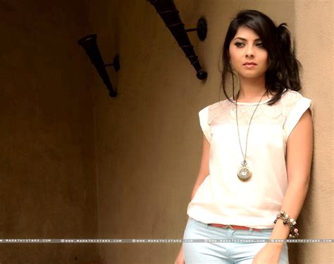 Sonalee Kulkarni Marathi Actress Photos Biography Wiki Movies