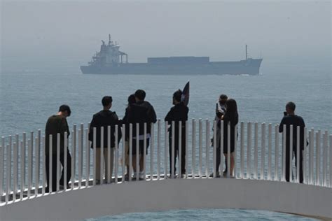 China Slams Us And British Warships Sailing Through Taiwan Strait As