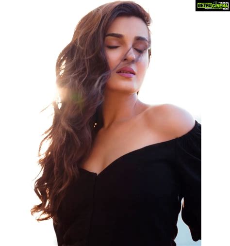 Shiny Doshi Instagram Close Your Eyes For A Moment And Feel The Love That Surrounds You