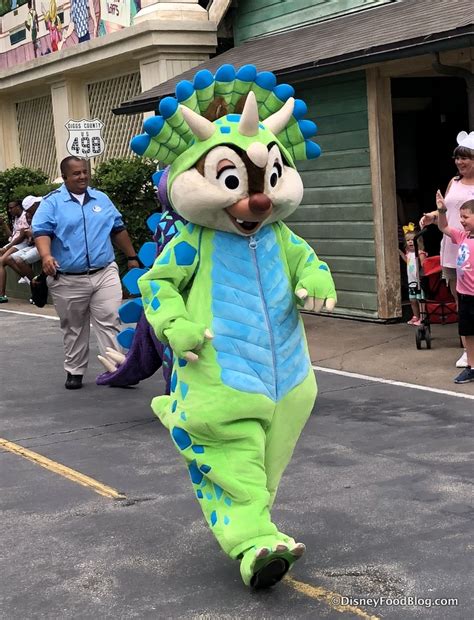 Donalds Dino Bash In Dinoland Usa Plus A Cupcake To Match The