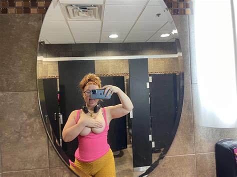 Gym Showers Are My Favorite Scrolller