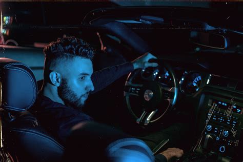 무료 이미지 남자 육상 차량 창문 자동차 디자인 속도계 스티어링 부분 자동차 조명 스티어링 휠 운송 수단 차량 문 개인용 고급차 자동차 시트 커버