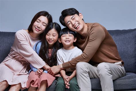 점점 줄어드는 아이와의 대화 부모와 자녀는 얼마나 대화하고 있을까