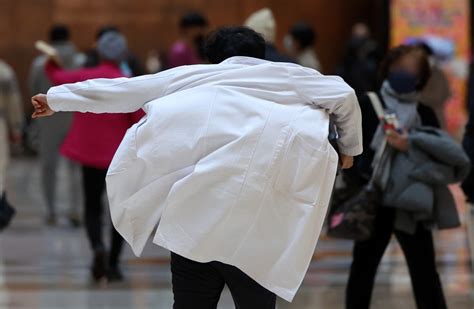 반에서 20~30등 의사 원치 않아의료계 인사 발언 논란 한국경제