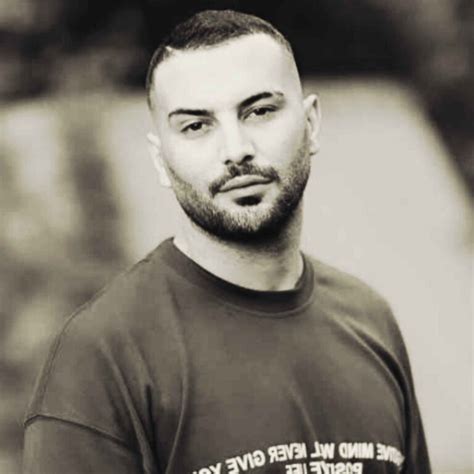 دانلود آهنگ رفتی لابه لای ترکای دلم از آریانفر کیفیت 320 با متن آهنگ ایرانی آهنگ ایرانی