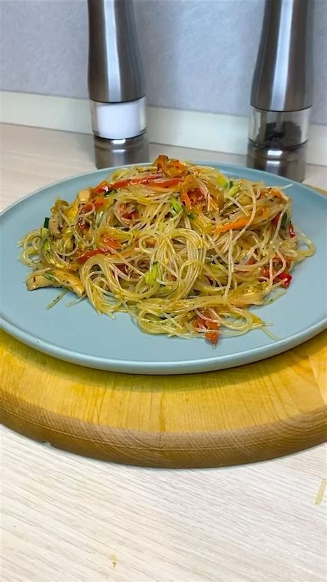 Фунчоза с курицей и овощами ИНГРЕДИЕНТЫ - Фунчоза - Курица-400 гр - Лук ...
