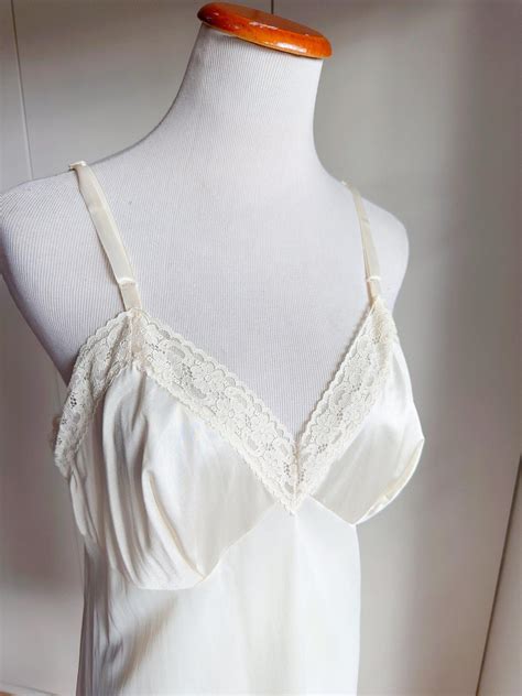 Vintage Vanity Fair Cream Slip 3822 Lace Trim Classic Ivory Colored