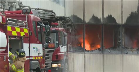 수원 전자제품 공장 화재70여 명 무사 대피