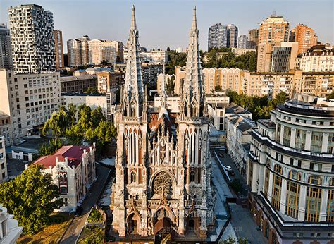 Суд постановив повернути костел Святого Миколая у користування