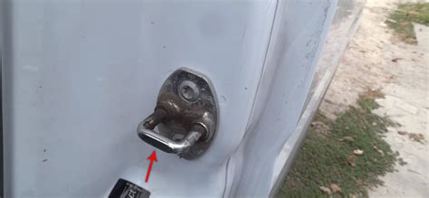 Регулировка передней двери Mercedes-Benz Vito W639