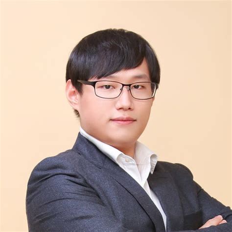 hyunjin jung medium